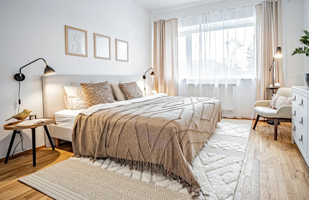 Moderní ložnice: 30+ inspirací i rady od designérky